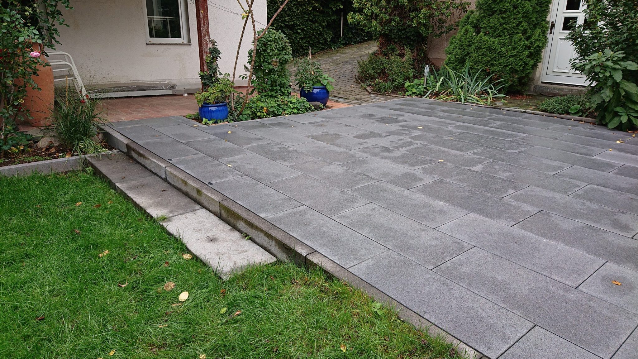 Pflasterarbeiten mit Naturstein, Beton, Klinker, Keramik, Terrassenplatten